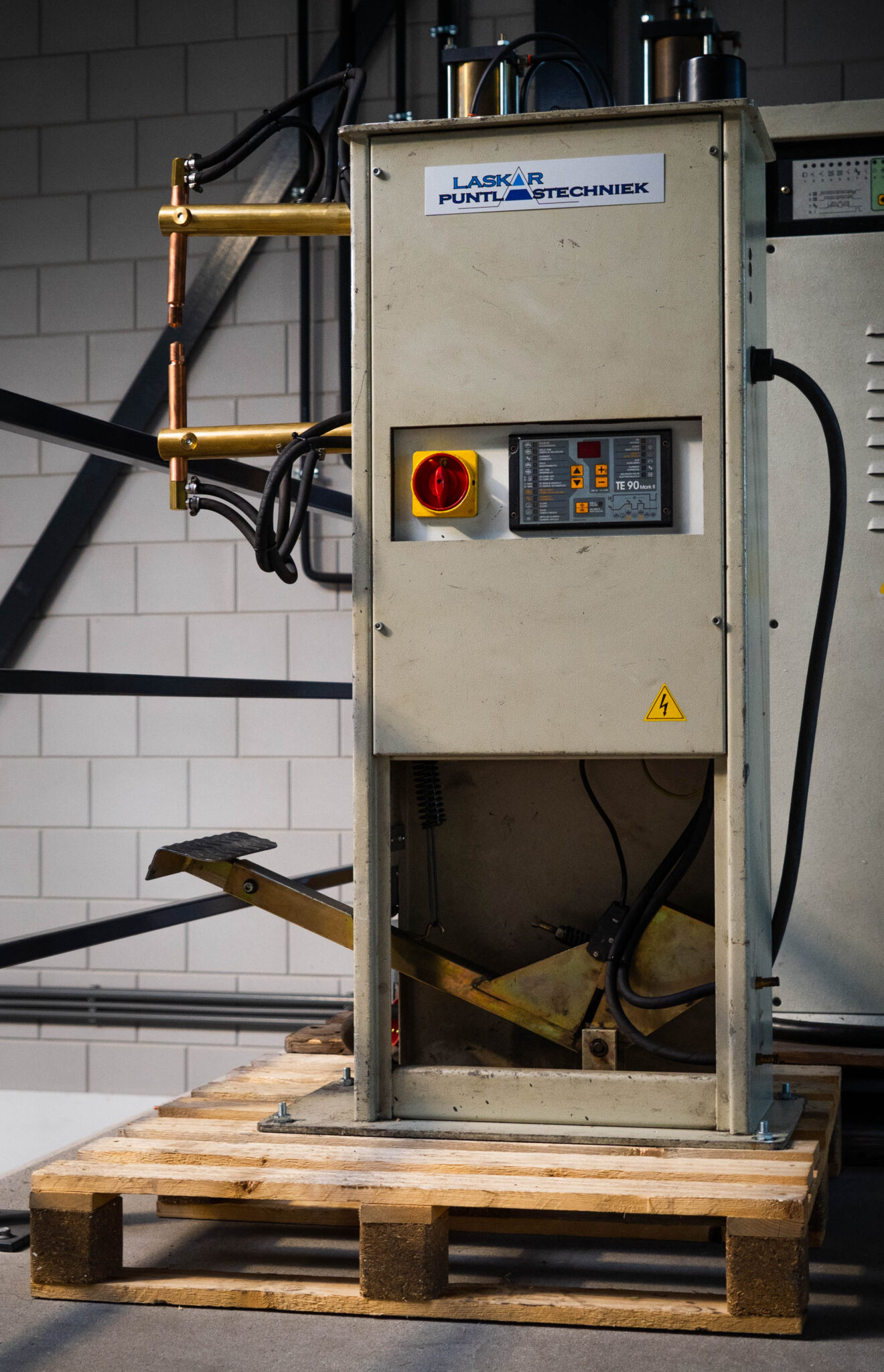 Puntlasmachine Tecna 4604N - Laskar Puntlastechniek